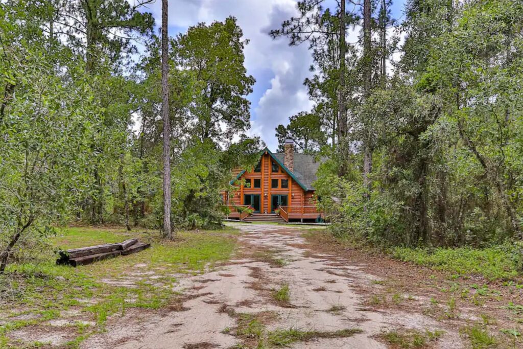 9 Cool Pet-Friendly Cabin Rentals in Florida - Doggy Check In